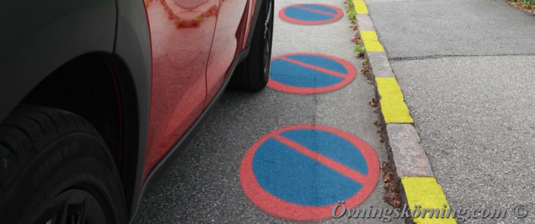 Parkeringsförbud. Här kan du läsa om var du inte får parkera eller stanna.