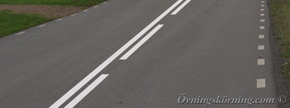 Körkortsteori. Här kan du läsa om fordon, vägmarkeringar och begrepp